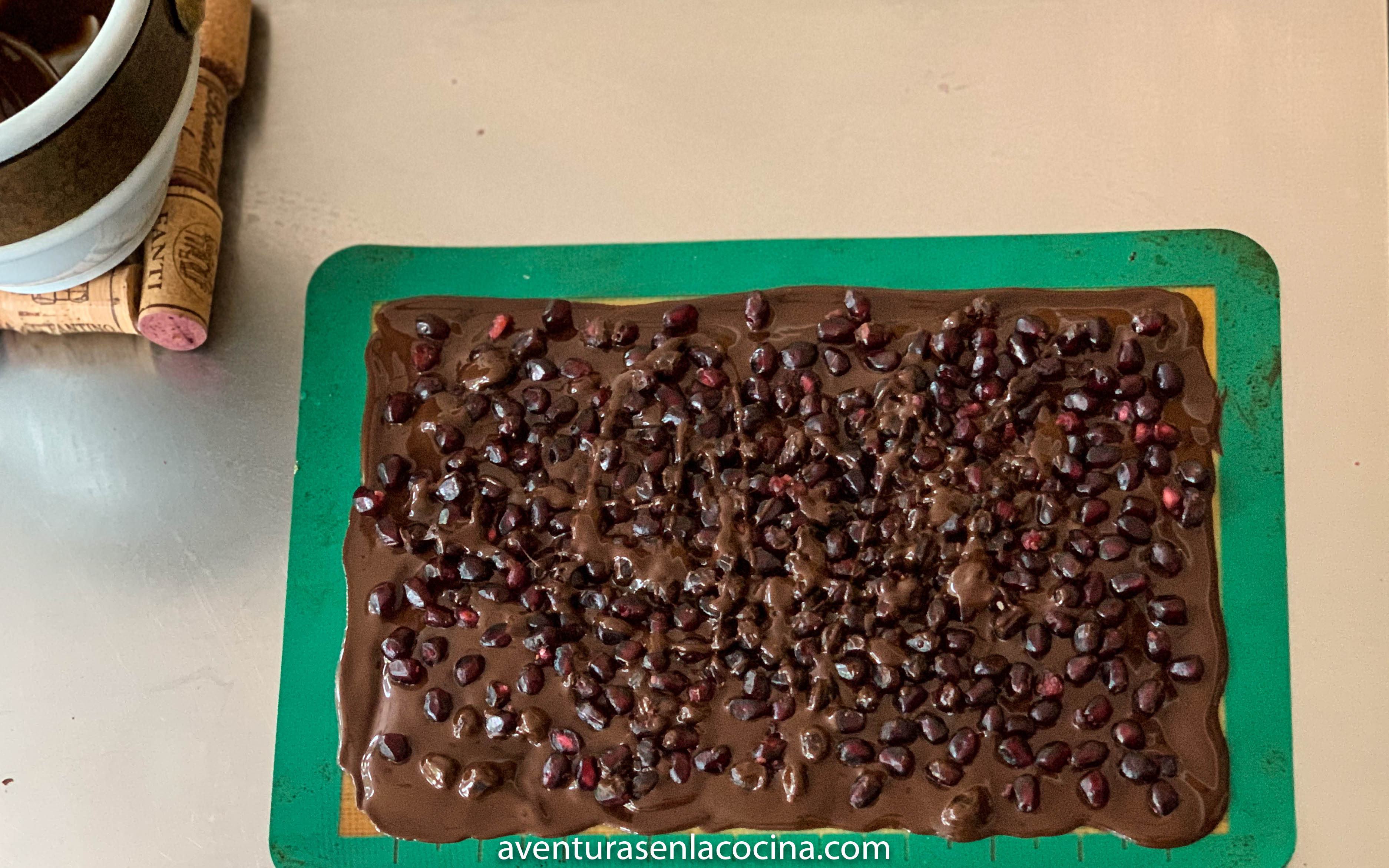 Barras de chocolate con granada. – Aventuras en la Cocina